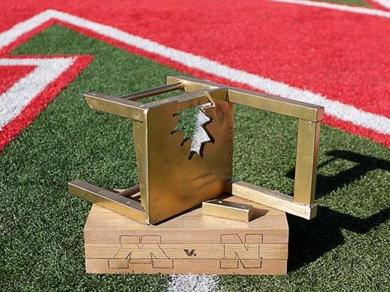 12 Funniest College Rivalry Trophies | Playbuzz