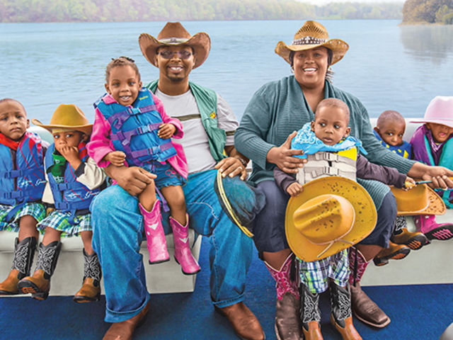 This Family Of Sextuplets Perfectly Recreated This Awesome Baby Picture ...